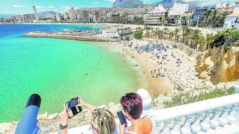 Cómo visitar la playa de Levante en Benidorm: 2 rutas ida y vuelta